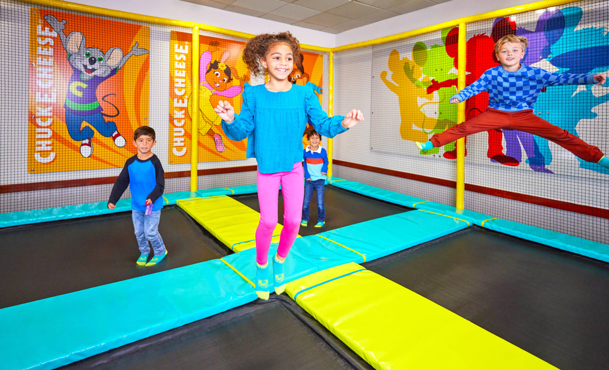 منطقة الترامبولين | The Chuck E. Cheese Experience